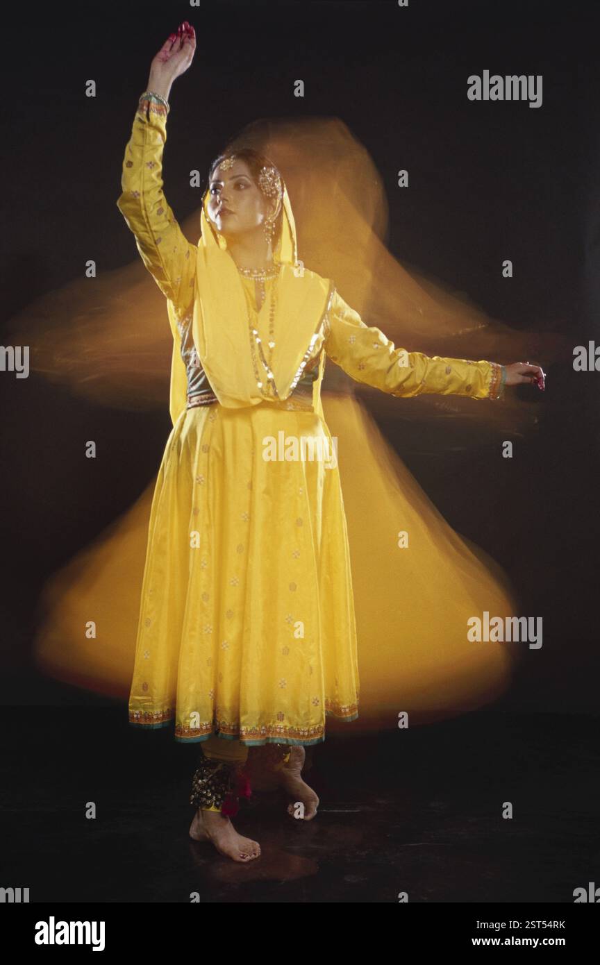 Kathak woman performing classical hi-res stock photography and images ...