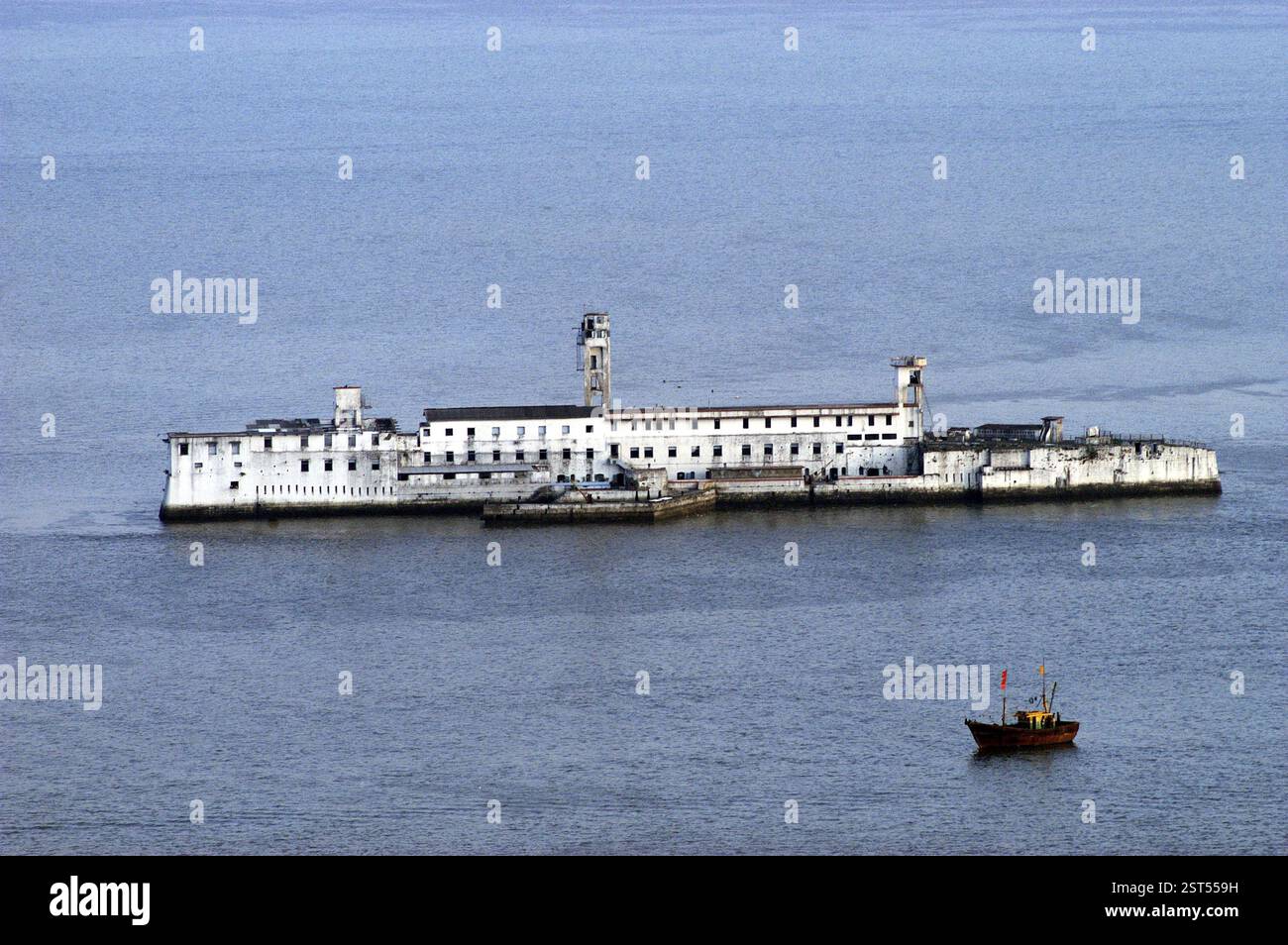 Off the mumbai coast hi-res stock photography and images - Alamy