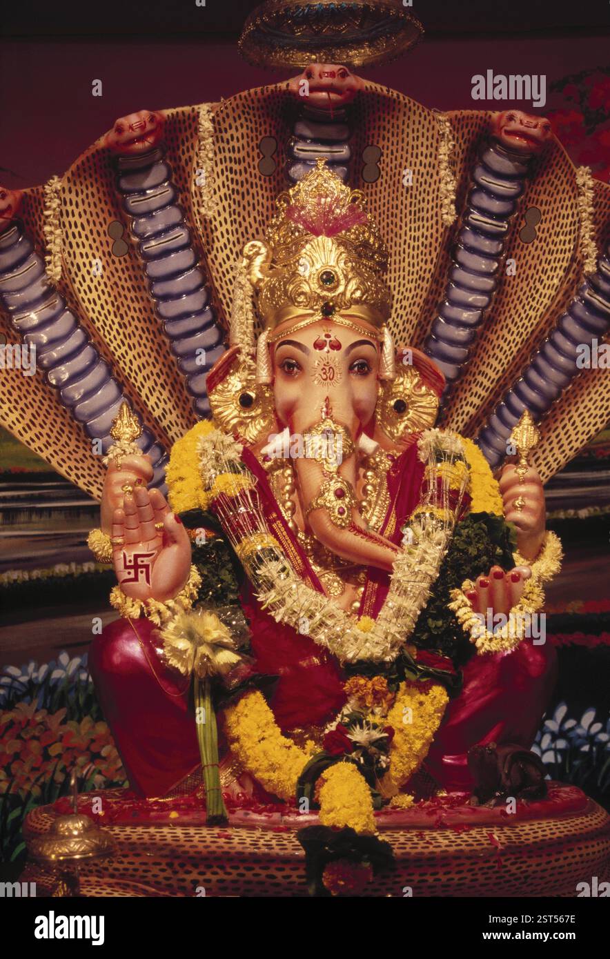 Ganesh ganpati Festival, Procession of huge idol of Elephant headed God ...