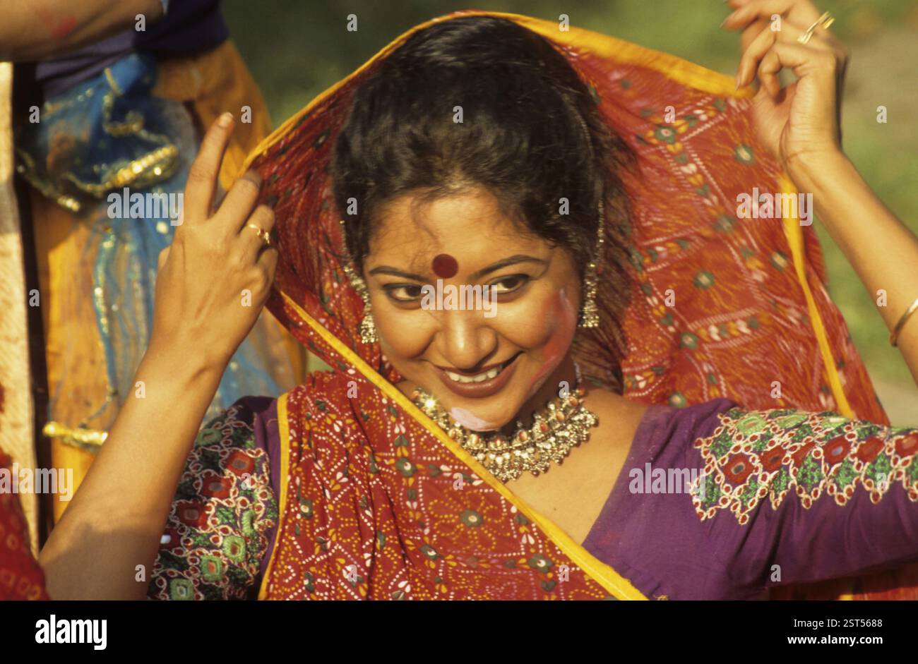 Saree clad women hi-res stock photography and images - Alamy