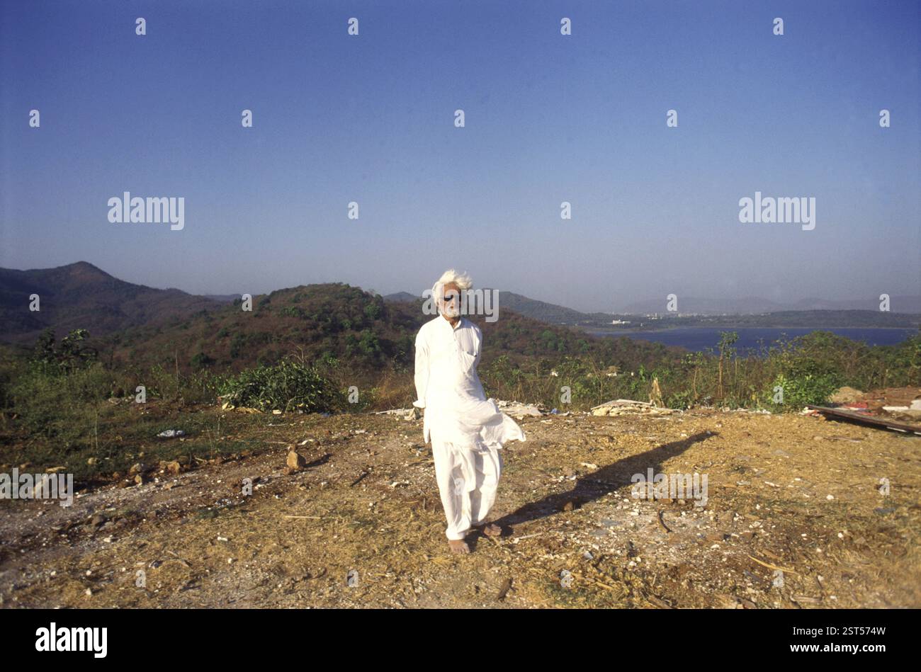 World Famous Painter M.F. Hussain Maqbool Fida Hussain taking a walk at ...