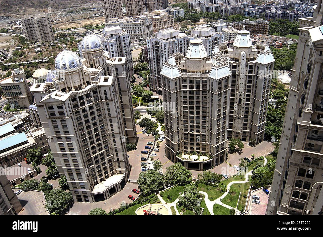 High rise buildings hiranandani complex hi-res stock photography and ...
