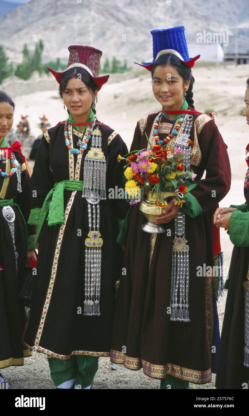 Ladakh festival, Tibetan women in traditional costume, leh, ladakh ...