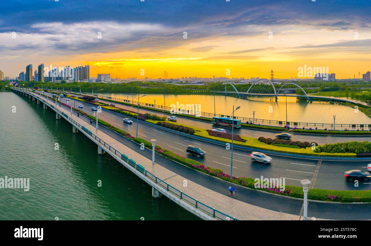 Jinji Lake Bridge, Suzhou City, Jiangsu Province, China Stock Photo - Alamy