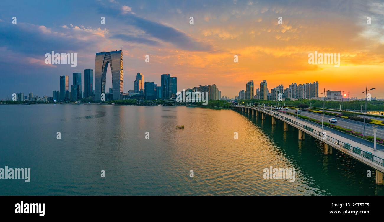 Jinji Lake Bridge, Suzhou City, Jiangsu Province, China Stock Photo - Alamy