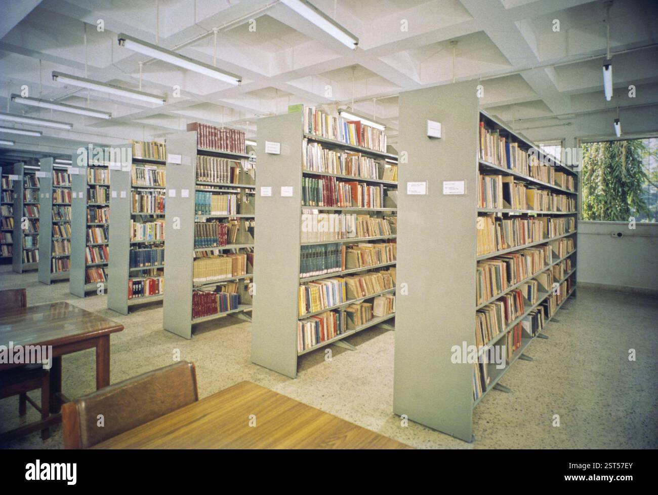 Indian library hi-res stock photography and images - Alamy