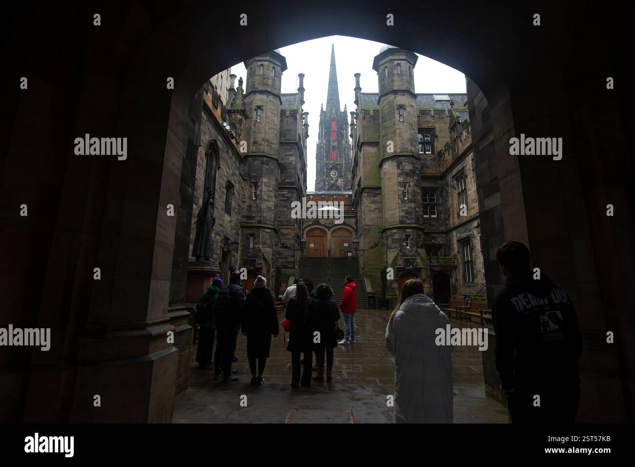 Edinburgh, UK. 17th Feb, 2025. EDINBURGH UK. Weather. Members of the ...