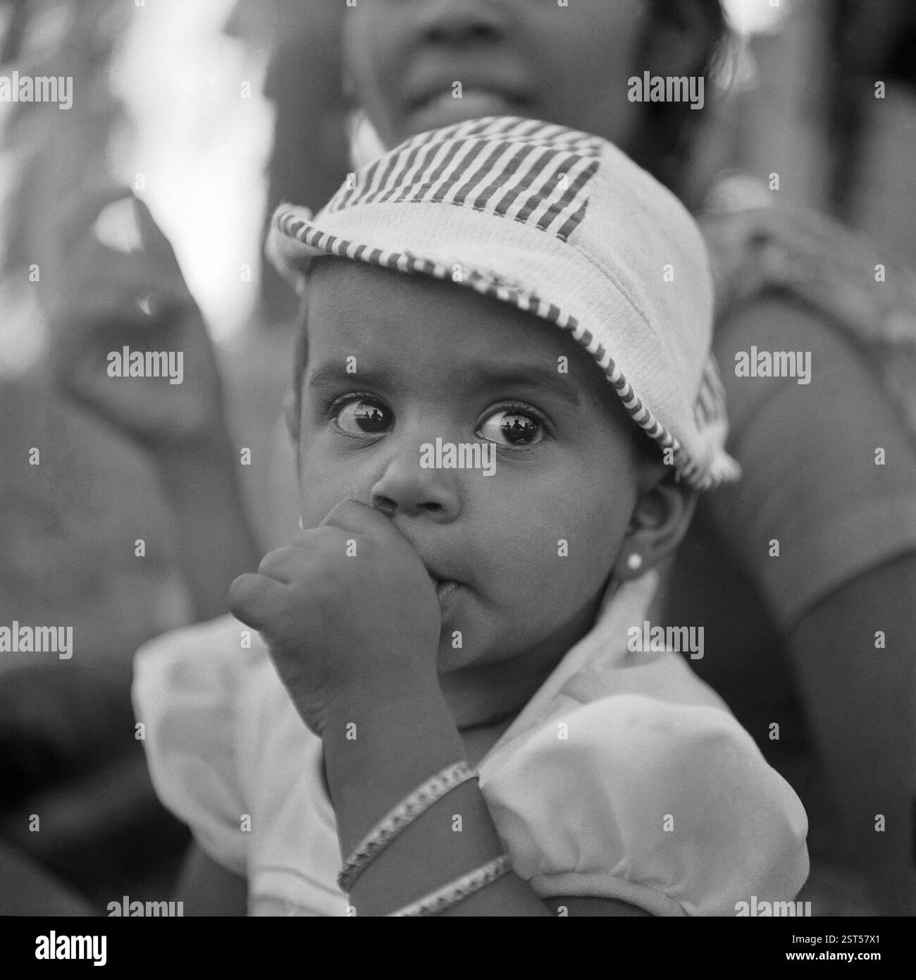 Child suck thumb hi-res stock photography and images - Alamy