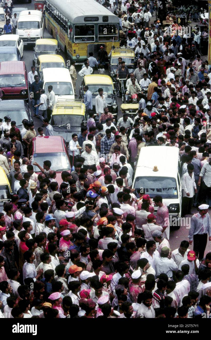 People over crowded street india hi-res stock photography and images ...