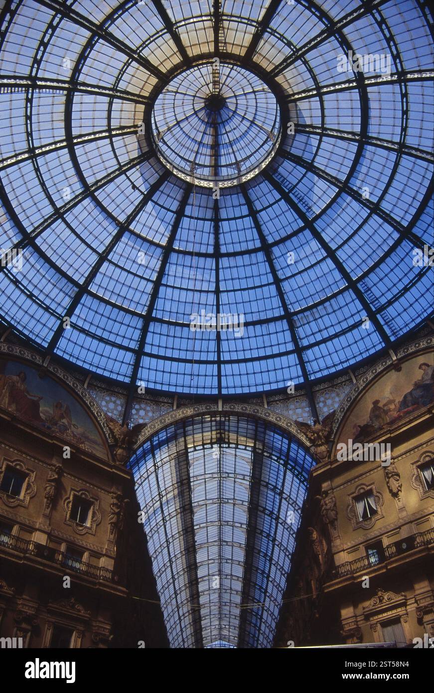 Steel glass skylight dome, Galleria Vittorio Emanuel, Duomo, Milan ...