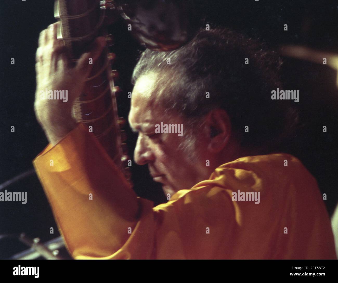 Indian classical music maestro Pandit Ravi Shankar, Sattar Vadak, India ...