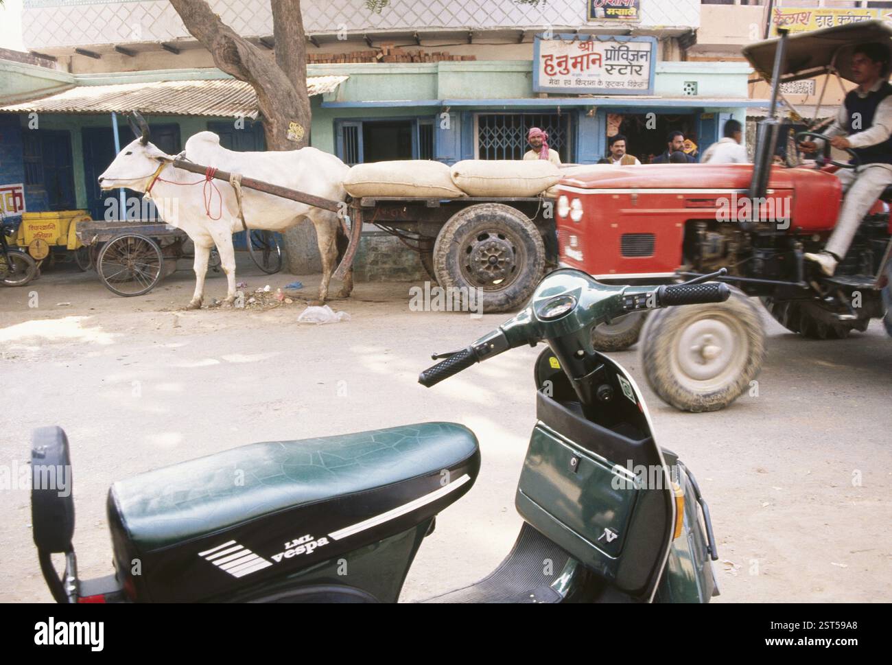 Street scene, varanasi, uttar pradesh, india Stock Photo - Alamy