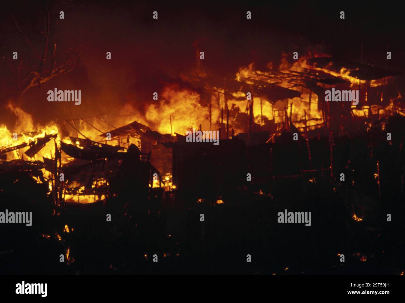 Fire in slum, bombay mumbai, maharashtra, india Stock Photo - Alamy
