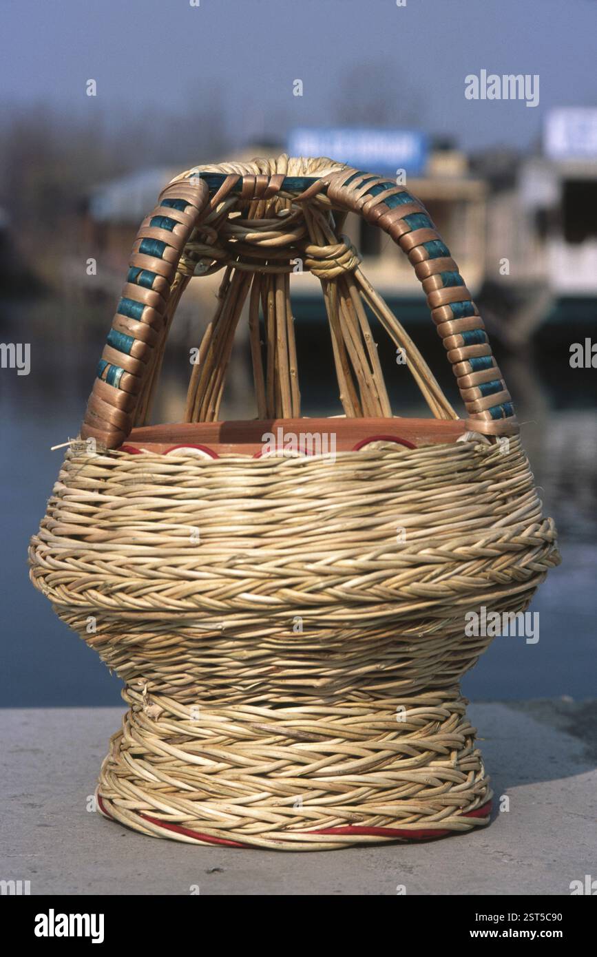 Cane handicrafts basket india hi-res stock photography and images - Alamy