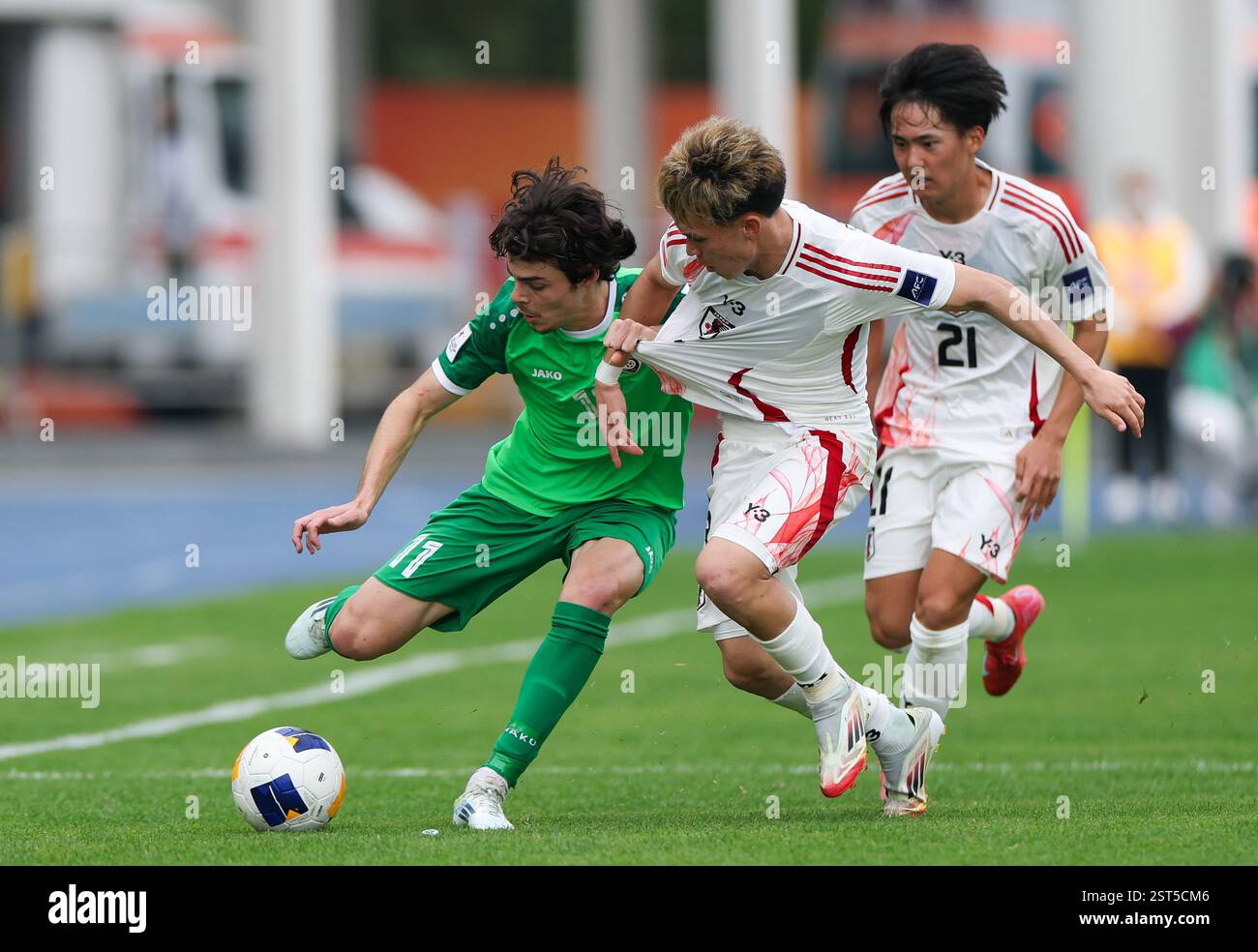 Shenzhen. 17th Feb, 2025. Majd Ramadan (L) of Syria vies with Takahashi ...