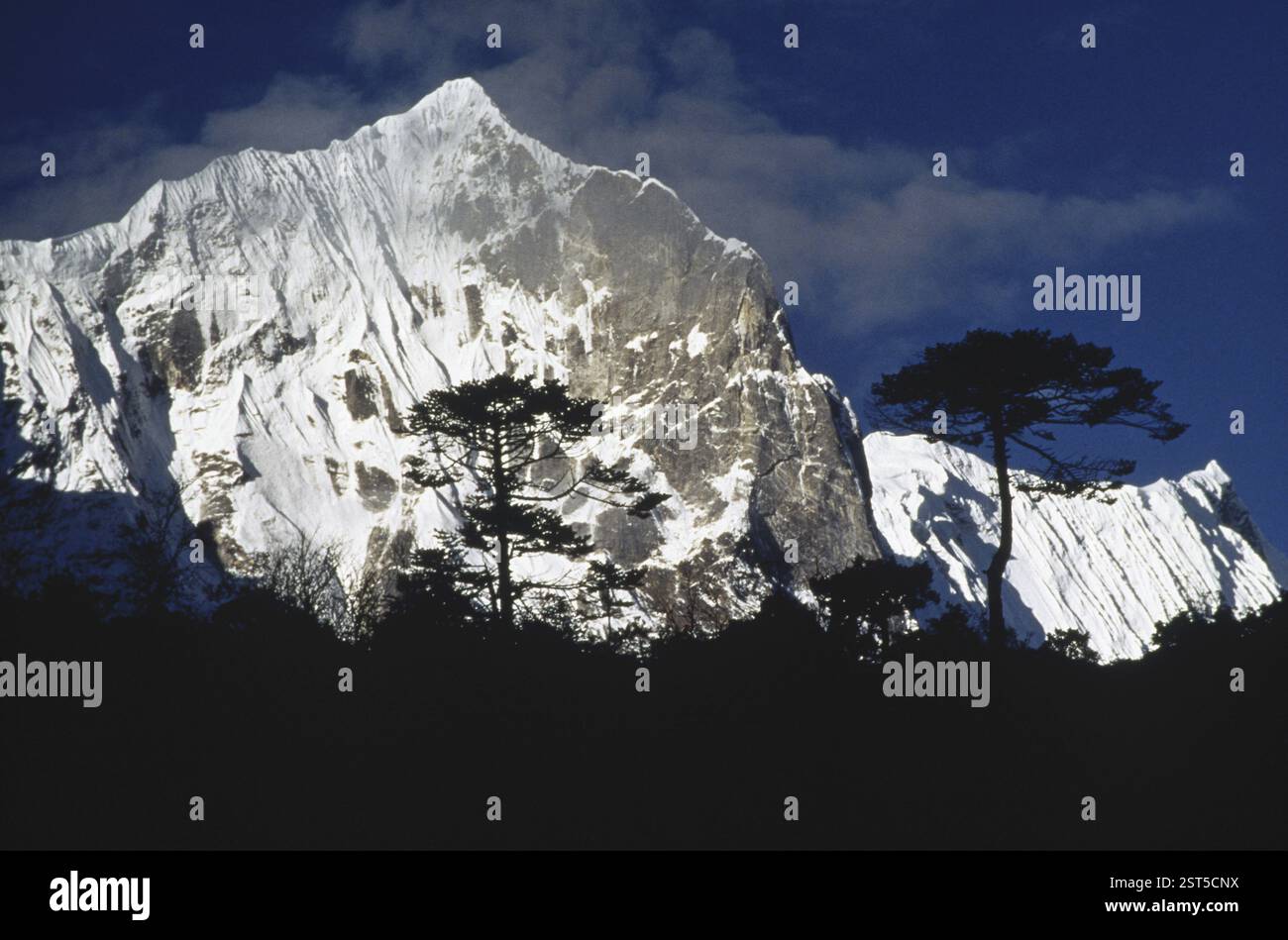 Kharka, summer settlement on way to Gokyo lake, 4750 meter, Mount ...