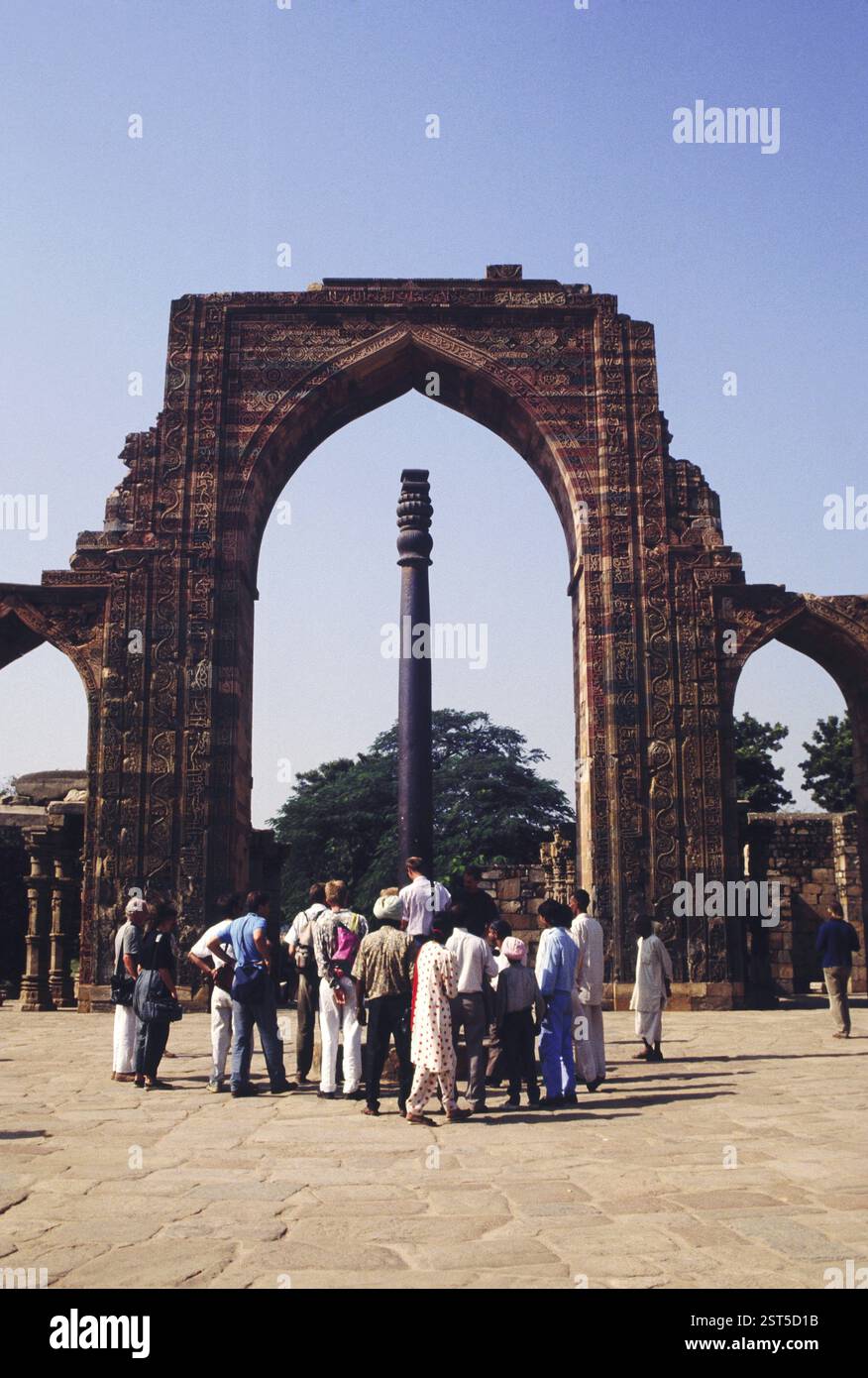 Qutub Qutb Kutub Qutab Qtab Minar, Gupta Iron Pillar, Delhi, India ...