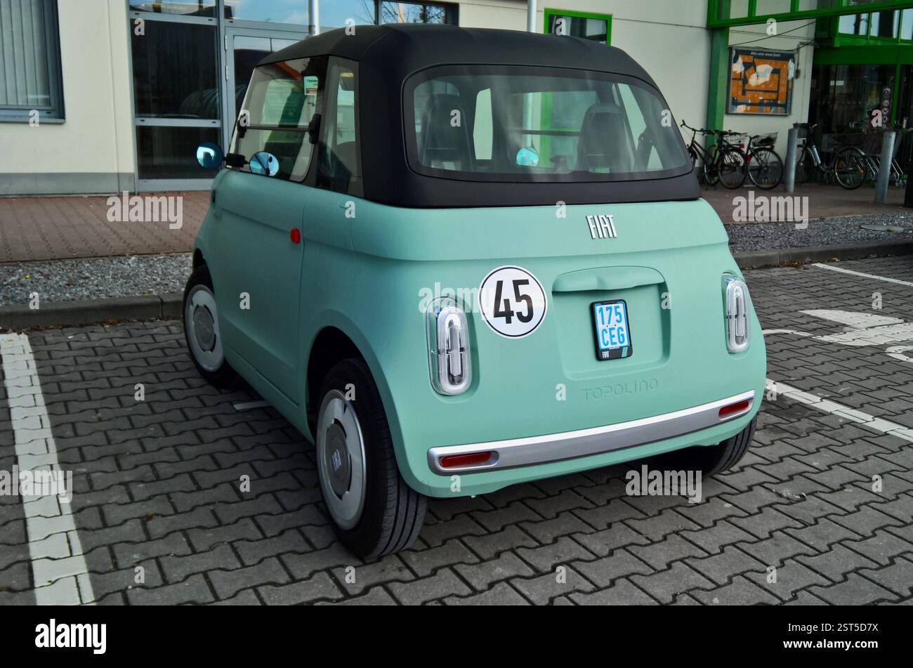 Der Fiat Topolino ist ein elektrisches Leichtfahrzeug mit zwei Sitzen ...