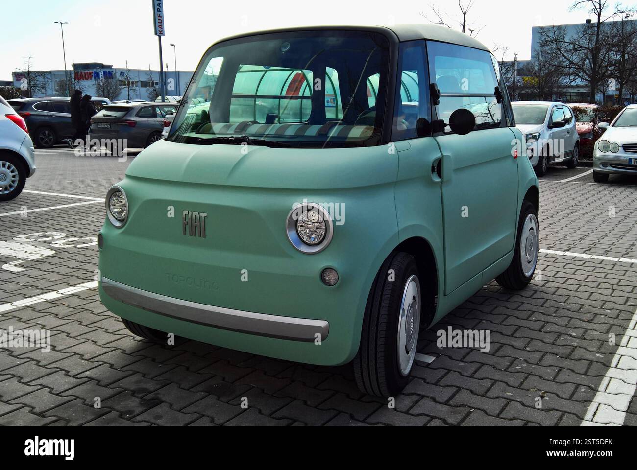 Der Fiat Topolino ist ein elektrisches Leichtfahrzeug mit zwei Sitzen ...