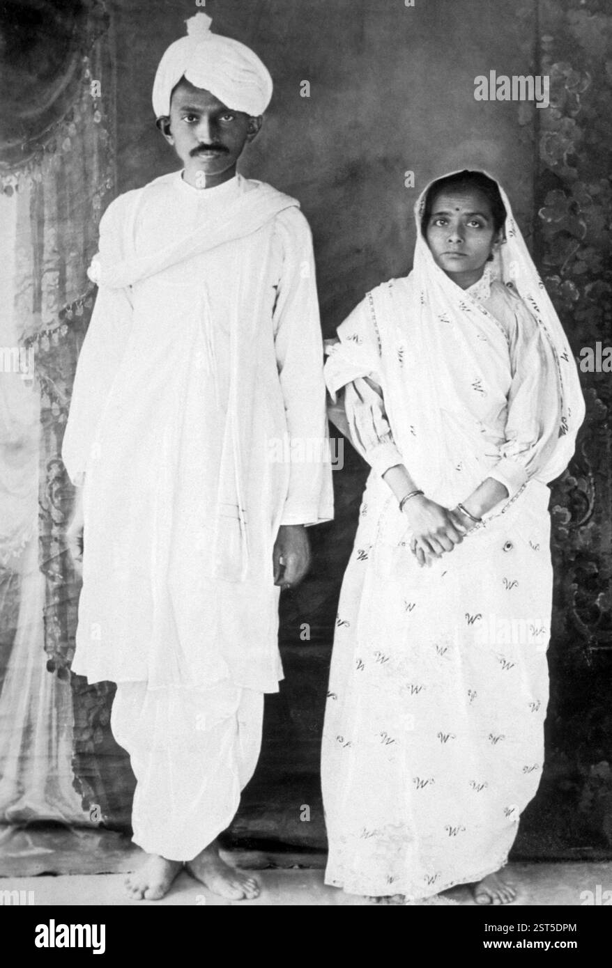 Gandhi india 1915 hi-res stock photography and images - Alamy