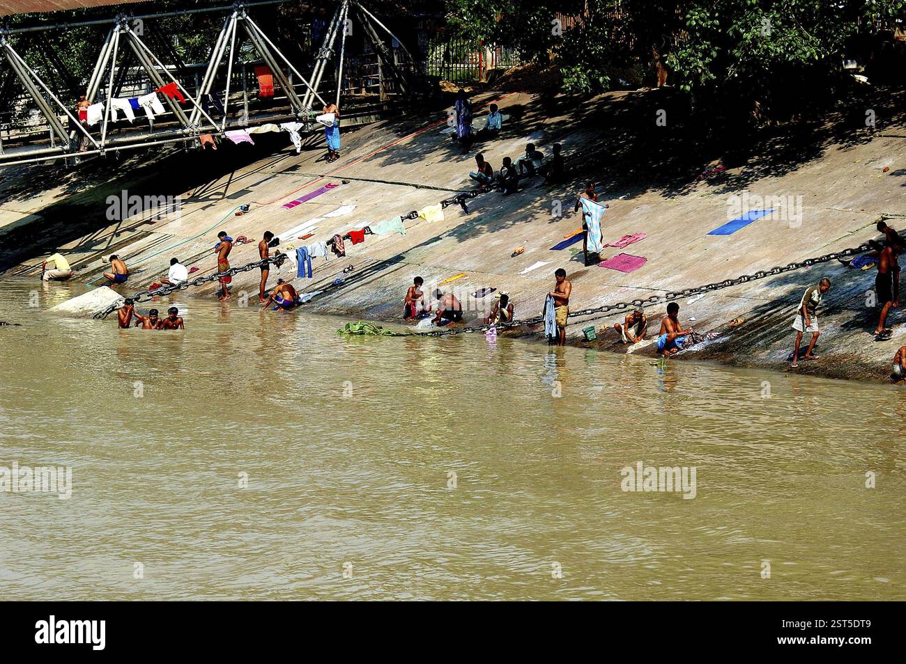 People bathing on ghats of Hooghly river in Calcutta, West Bengal ...