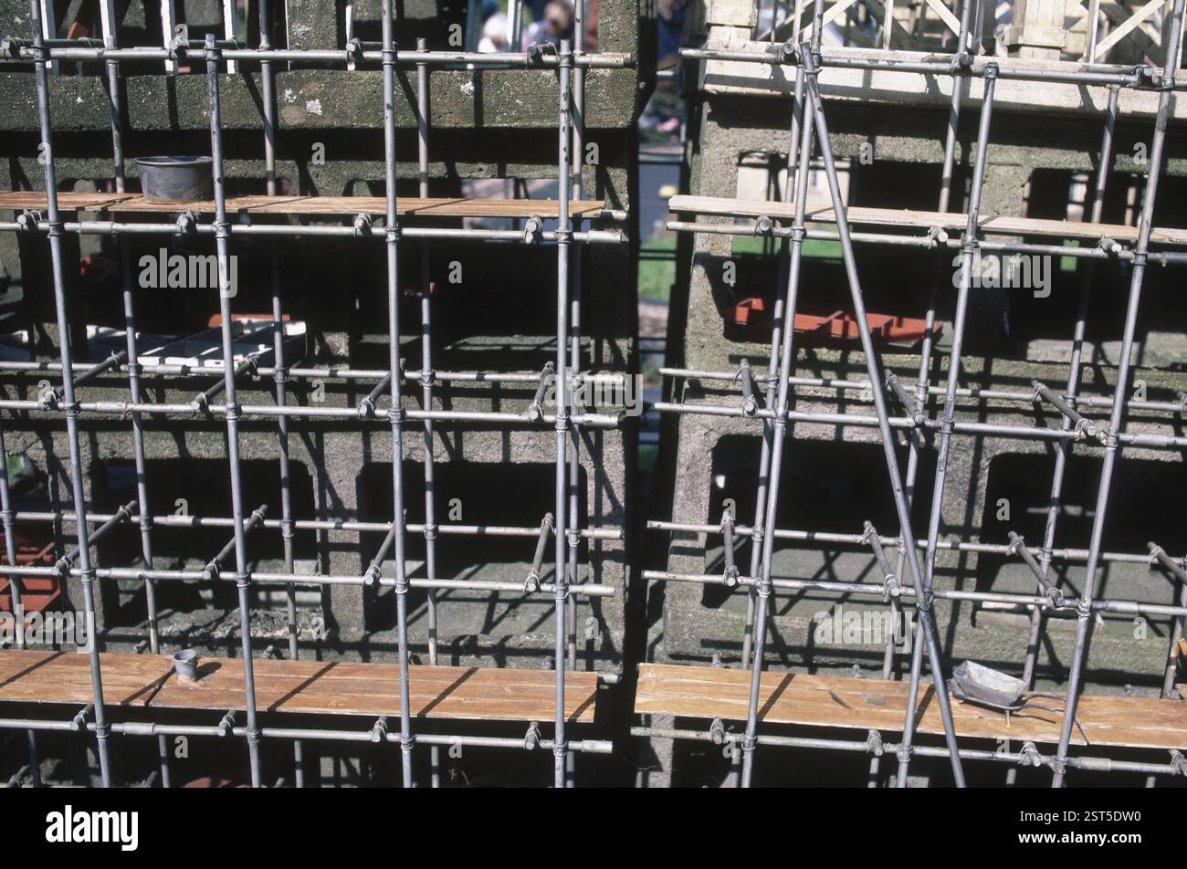Small scaffolding hi-res stock photography and images - Alamy