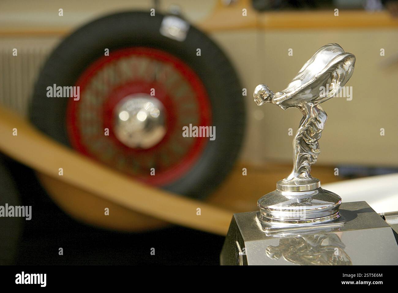 Cars Vehicles Automobiles, Vintage Car emblem of 1940 Rolls Royce and ...