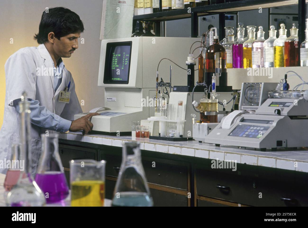 Electron Capture Detector (ECD) Machine Stock Photo - Alamy