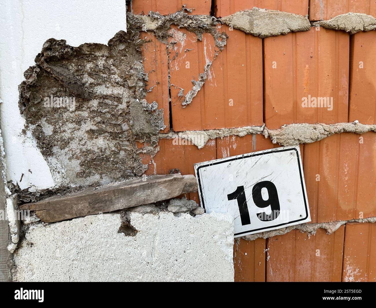 Brick wall of a building with house number 19 Stock Photo - Alamy