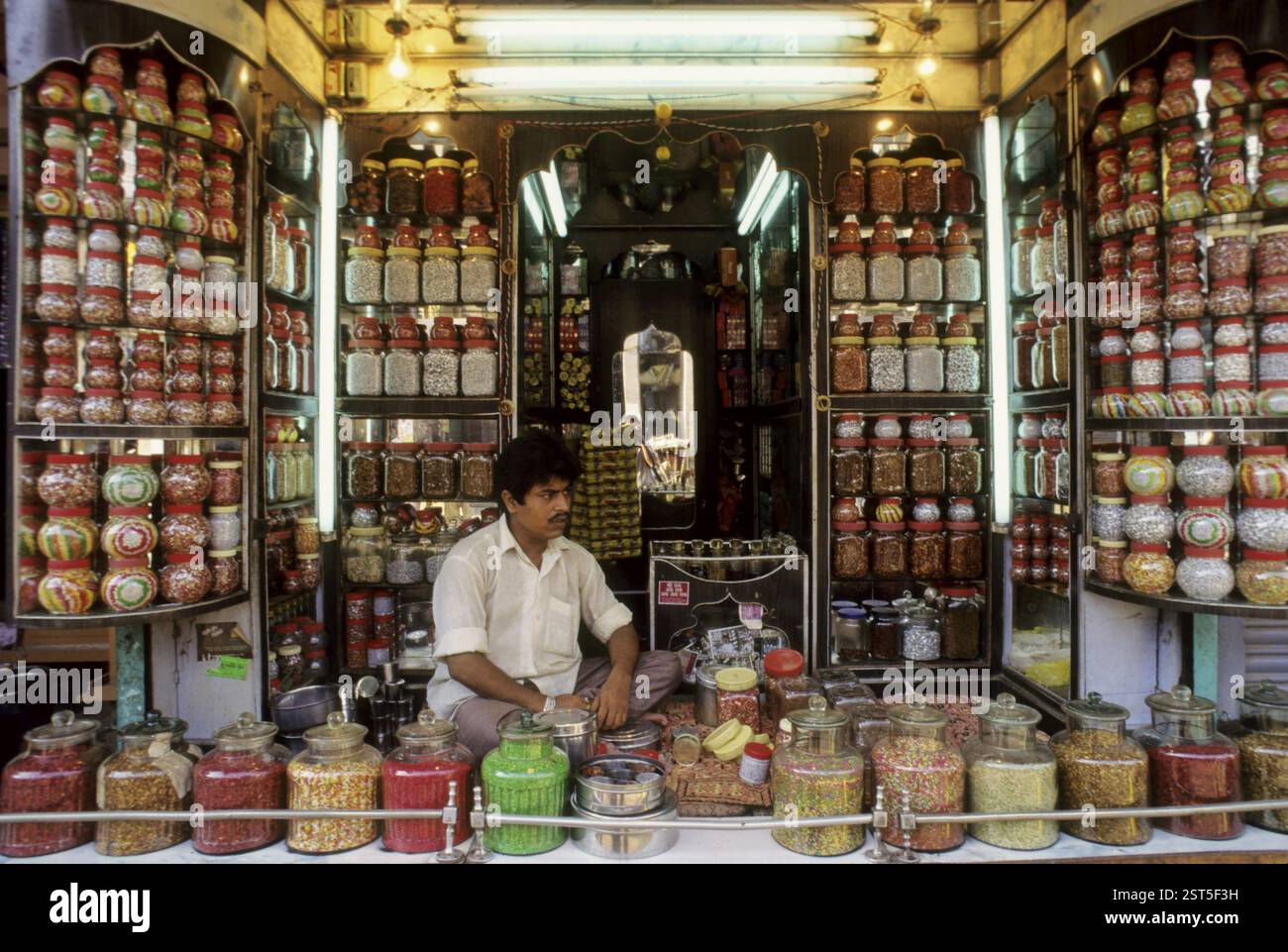 Pan shop india hi-res stock photography and images - Alamy