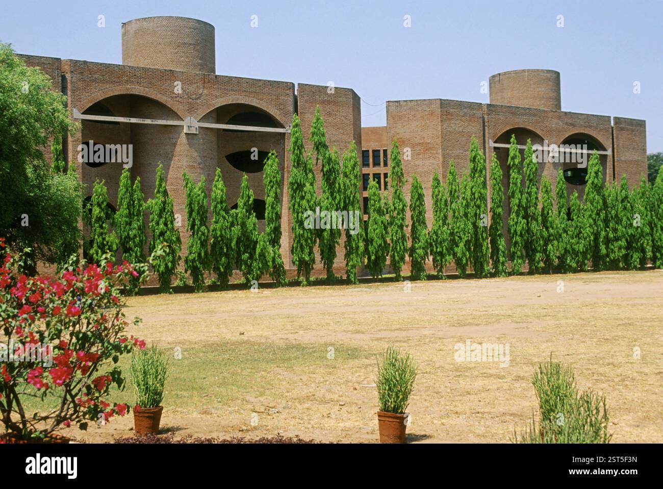 Iim ahmedabad hi-res stock photography and images - Alamy