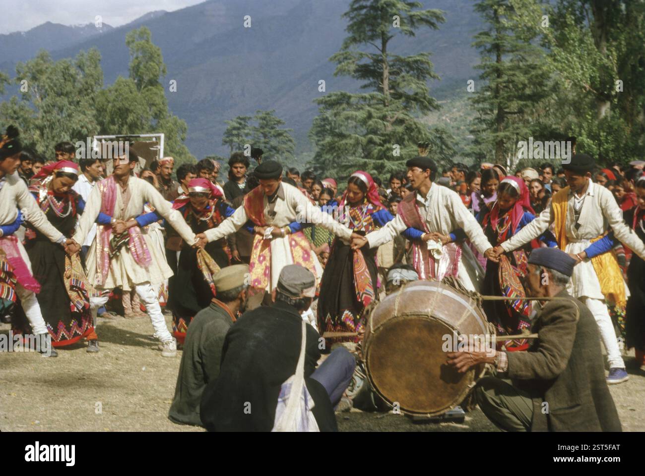 Villagers performing folk dance, Kulu, Himachal Pradesh, India, Asia ...