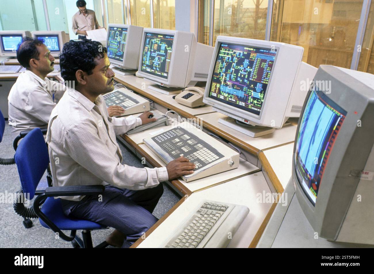 Chemical factory process control through computers india Stock Photo ...