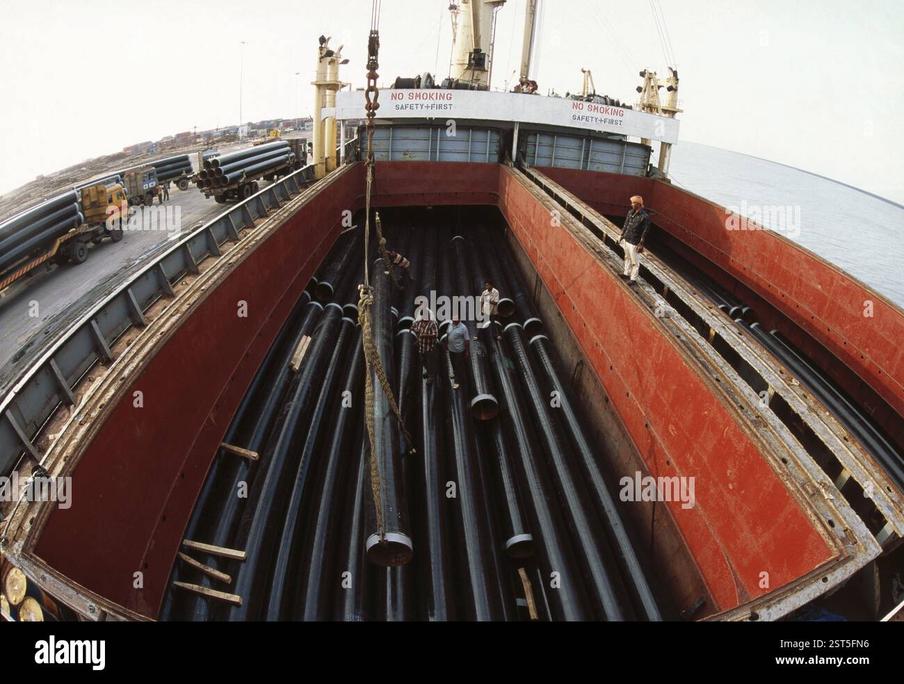 Kandla sea port hi-res stock photography and images - Alamy