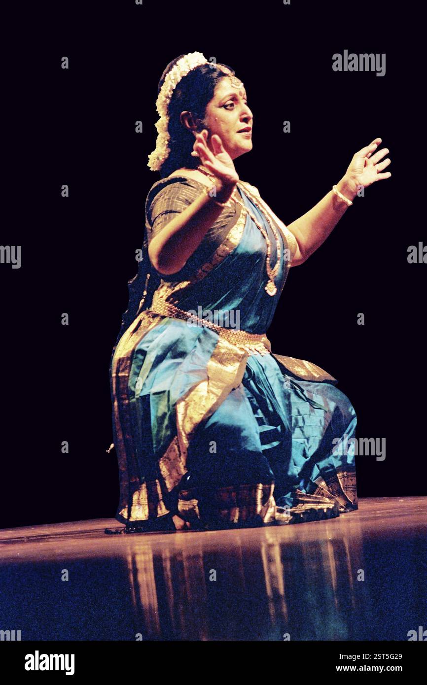 Indian Classical Dancer Chitra Visweswaran performing a solo Bharat ...