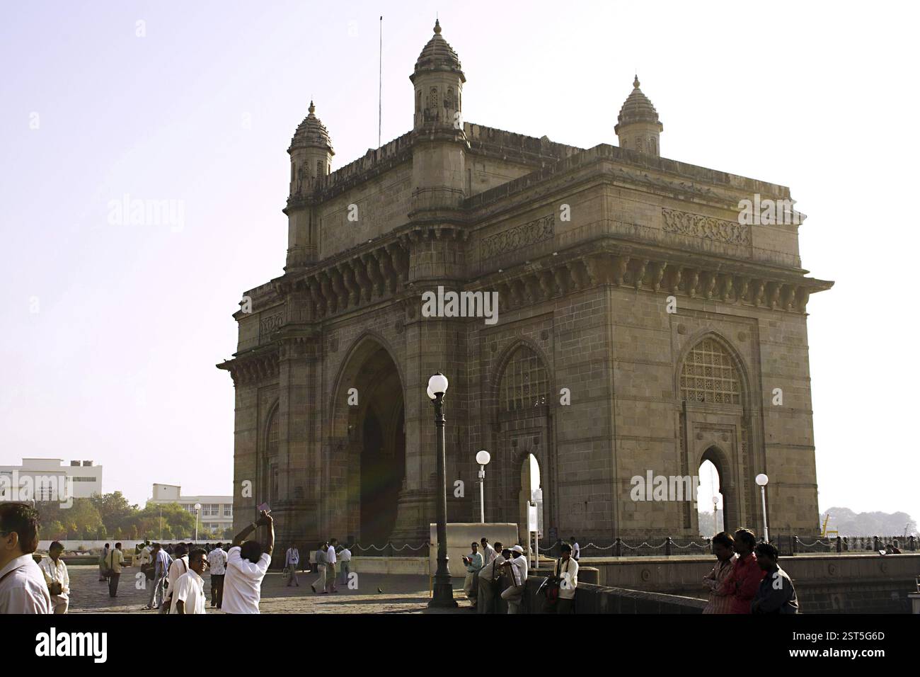 People visit gateway india hi-res stock photography and images - Alamy