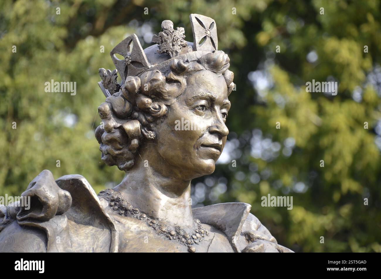 The first statue of Queen Elizabeth 2nd after her death, in Oakham ...