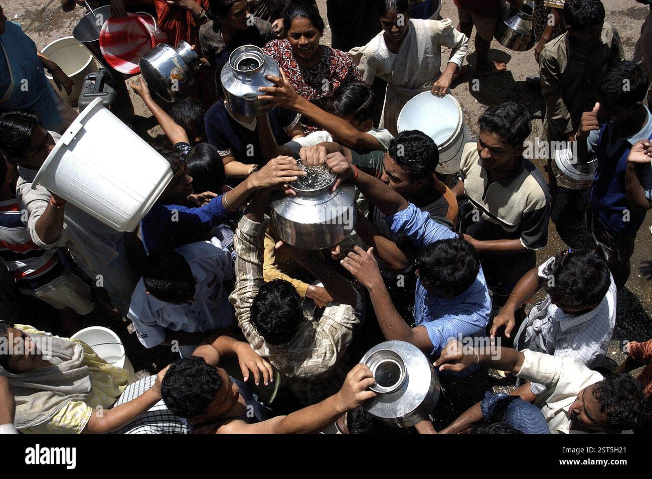 People rushing towards a tanker for water at Parel Mumbai bombay ...
