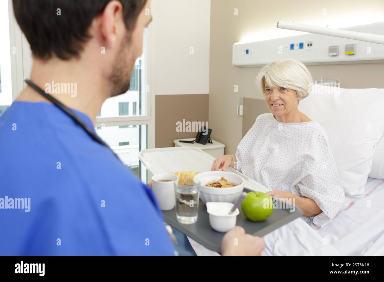 Doctor serving food senior hi-res stock photography and images - Alamy