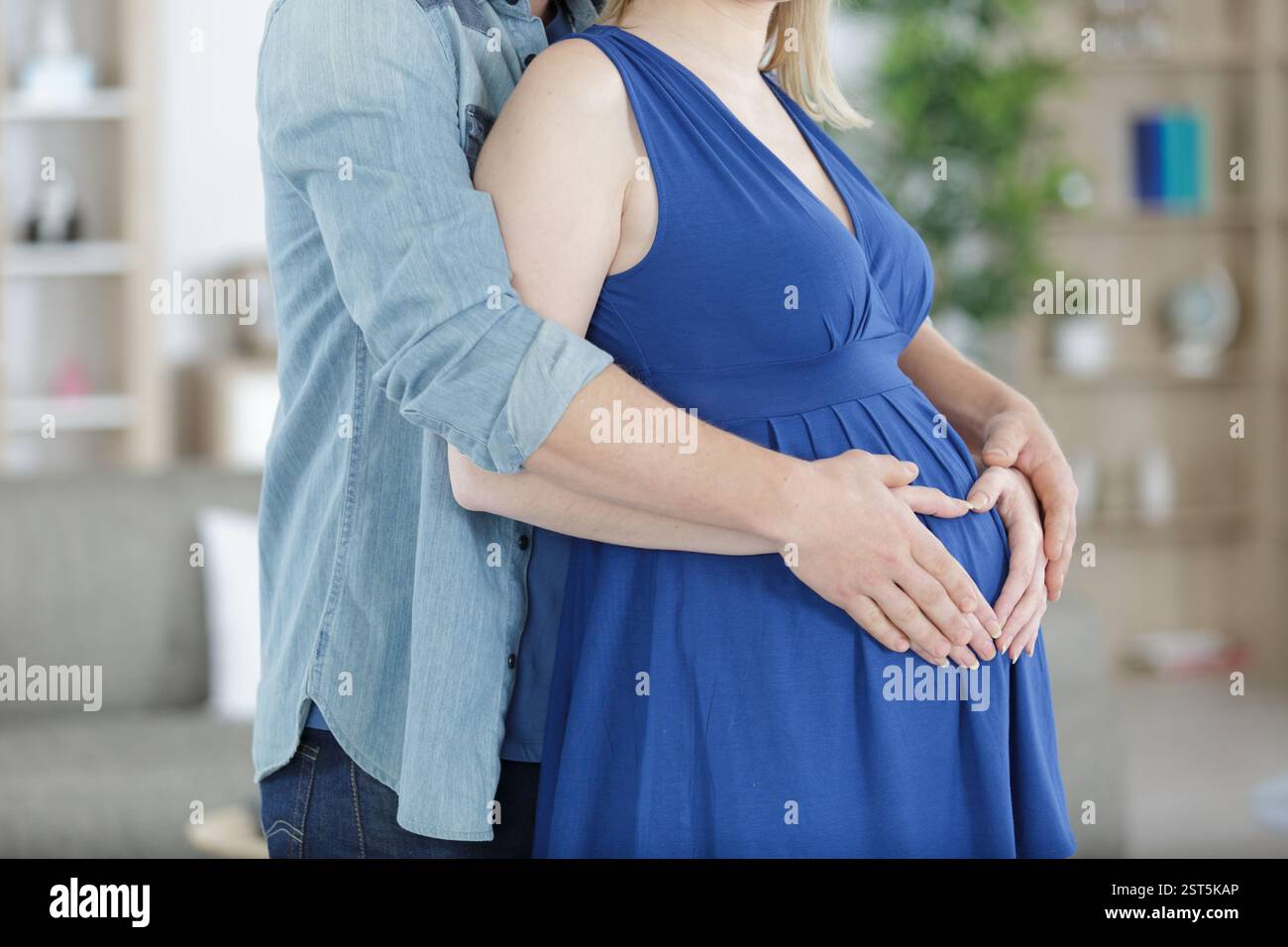 Hug support family hospital hi-res stock photography and images - Alamy