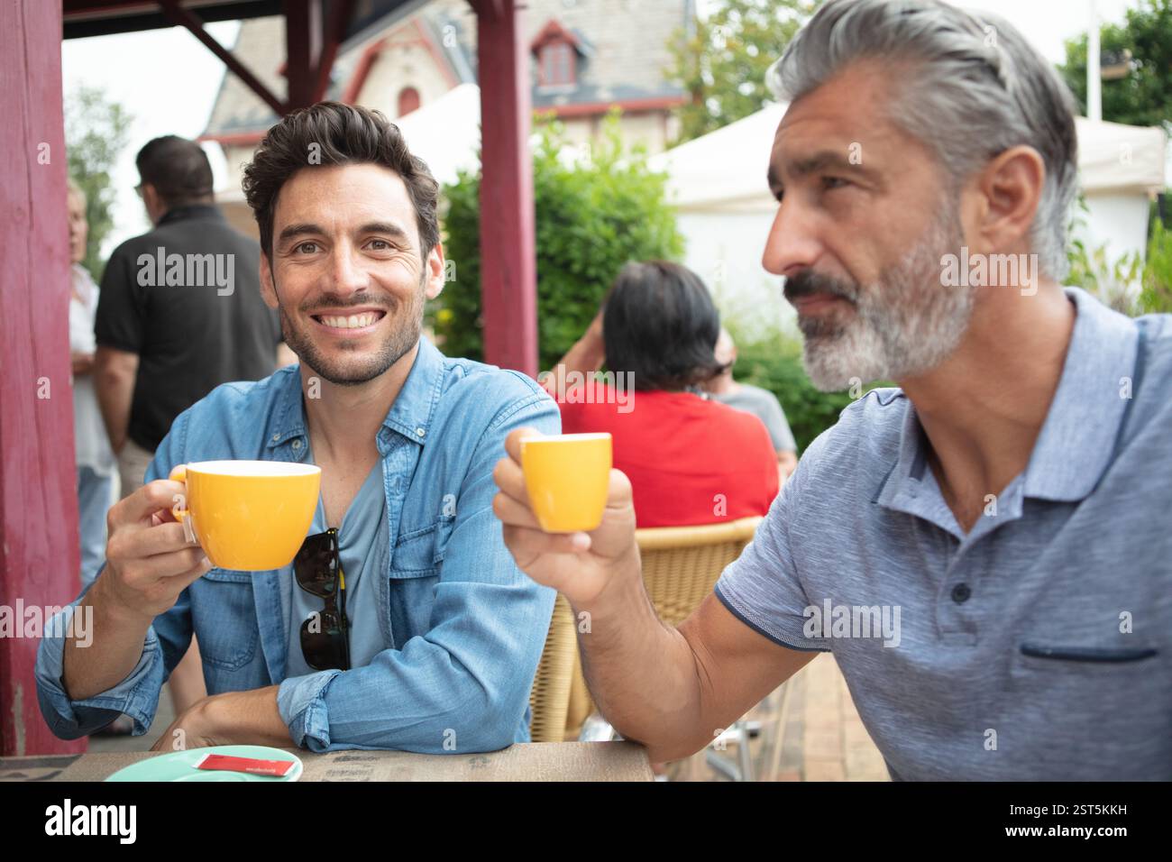 Two college friends meeting hi-res stock photography and images - Alamy