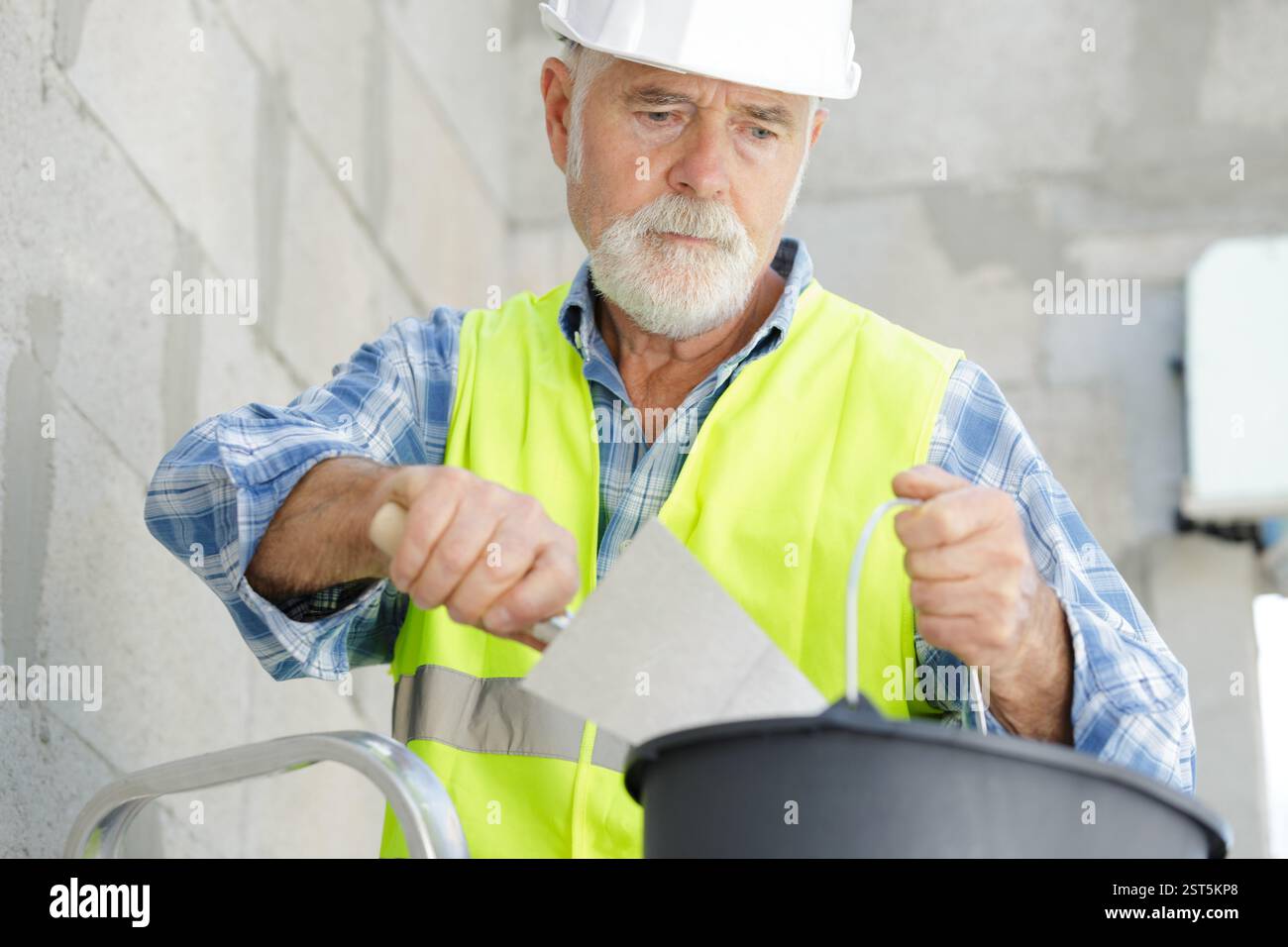 Man holding plaster spatula hi-res stock photography and images - Alamy