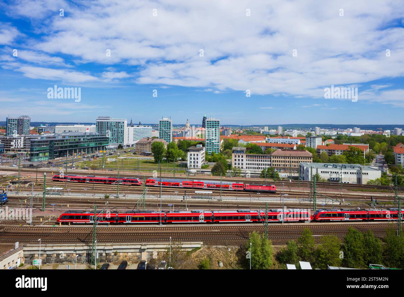 Deutsche Bahn S-Bahn der Deutschen Bahn im Stadtgebiet von Dresden ...