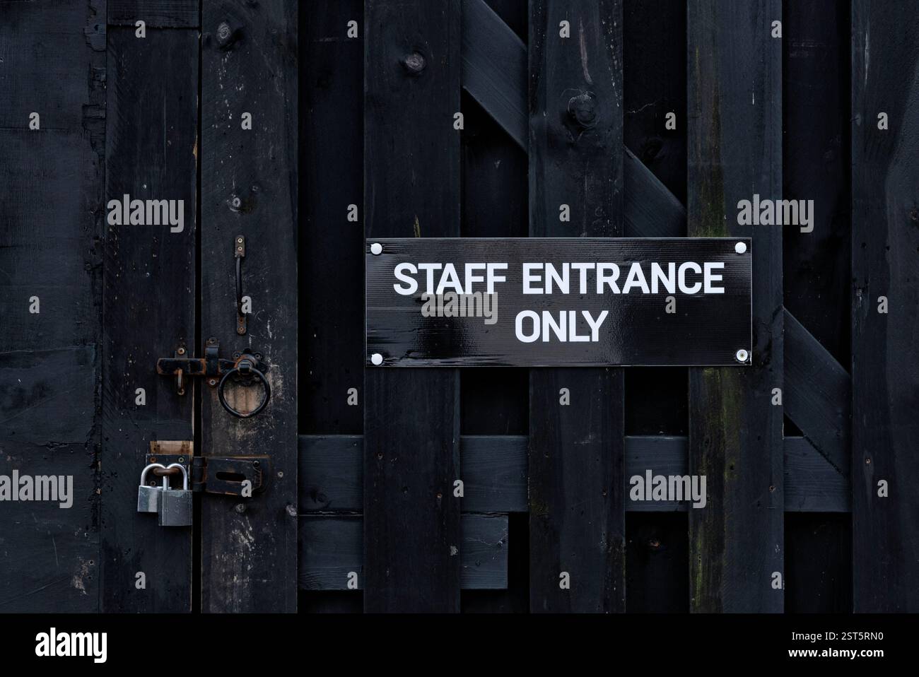 Staff entrance only sign Stock Photo - Alamy