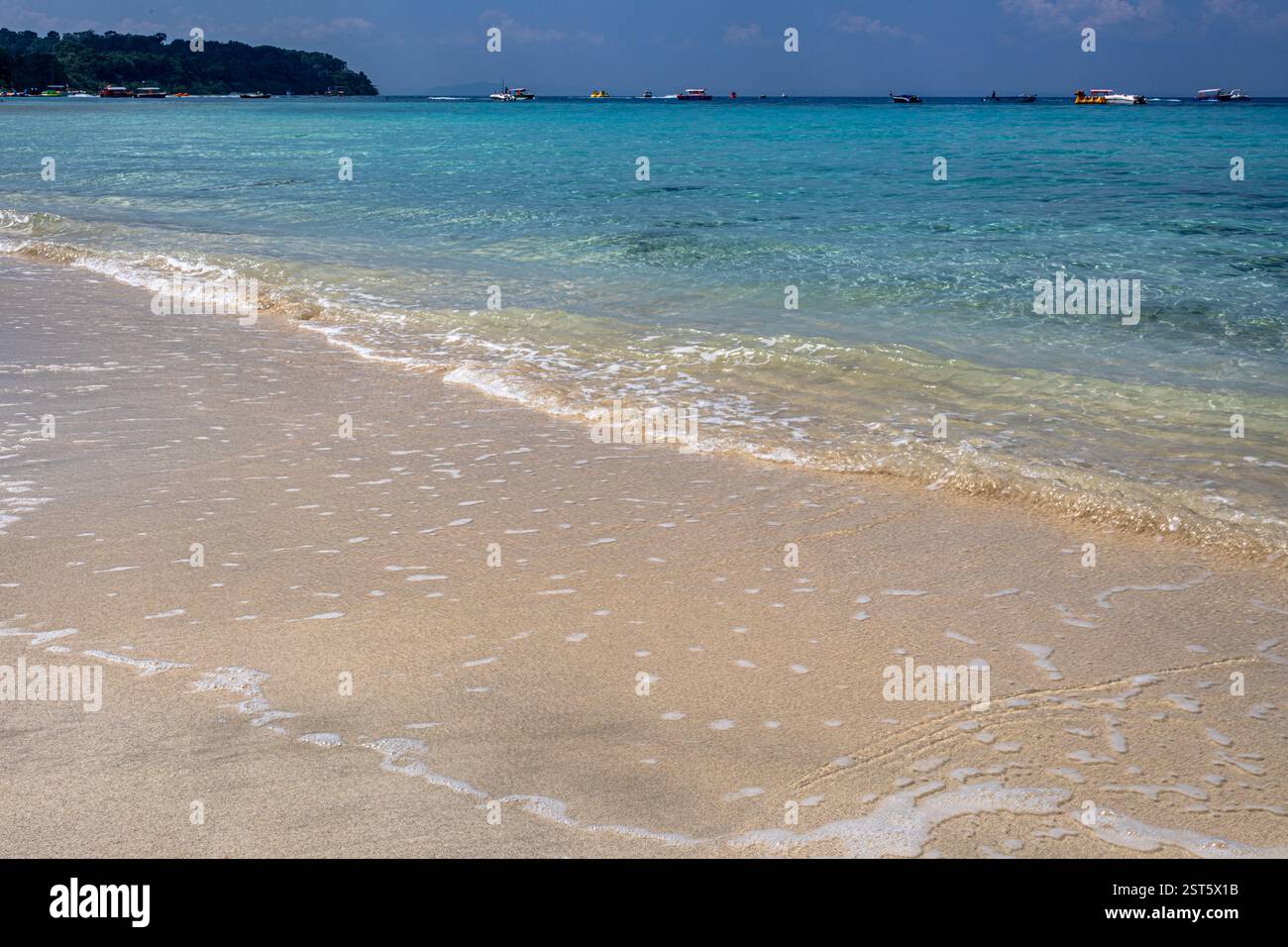 The clear waters of the Indian Ocean at Elephant Beach, Havelock ...