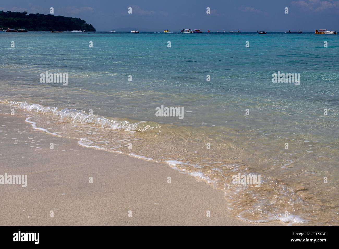 The clear waters of the Indian Ocean at Elephant Beach, Havelock ...