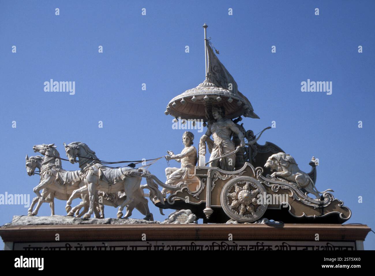 Statue of Krishna and Arjuna Chariot Stock Photo - Alamy