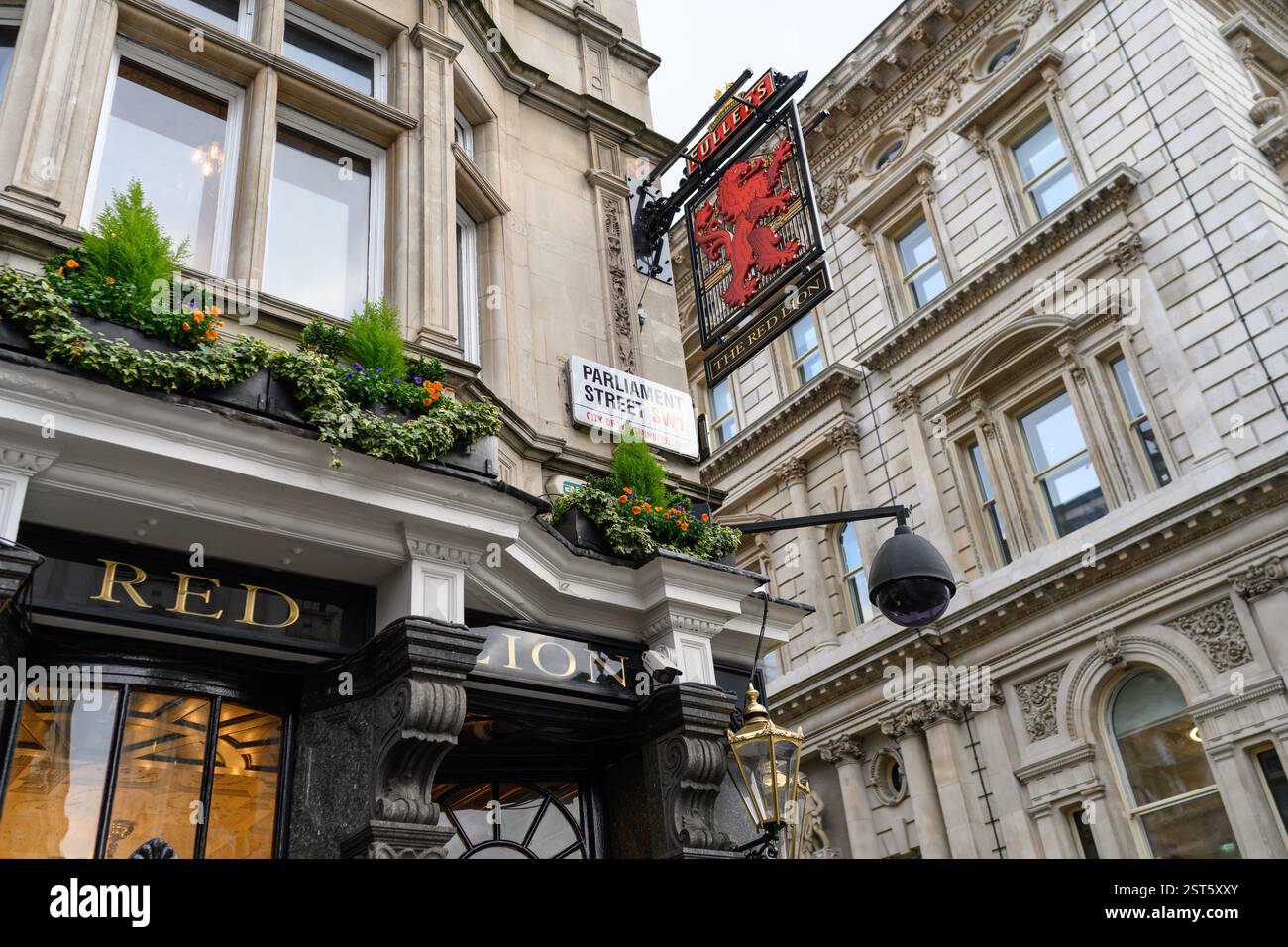 London, UK. 31st Jan, 2025. The Red Lion Pub and restaurant with an ...