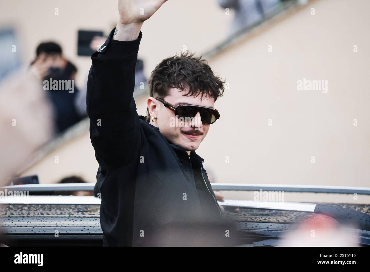 Sanremo, Italy. 15th Feb, 2025. Olly arrives at the Radio Kiss Truck in ...