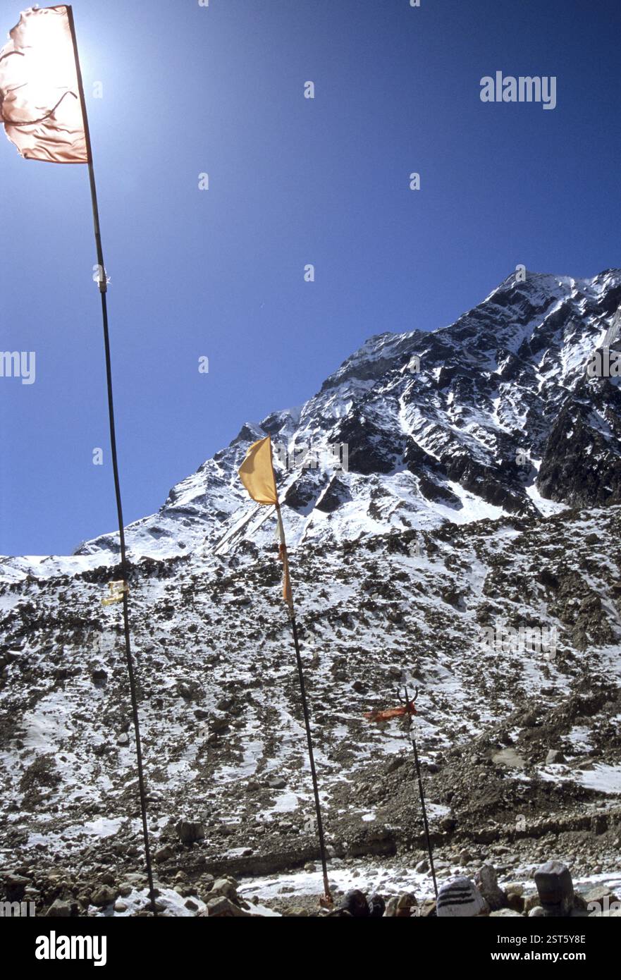 Indian himalayan mountain top peaks hi-res stock photography and images ...